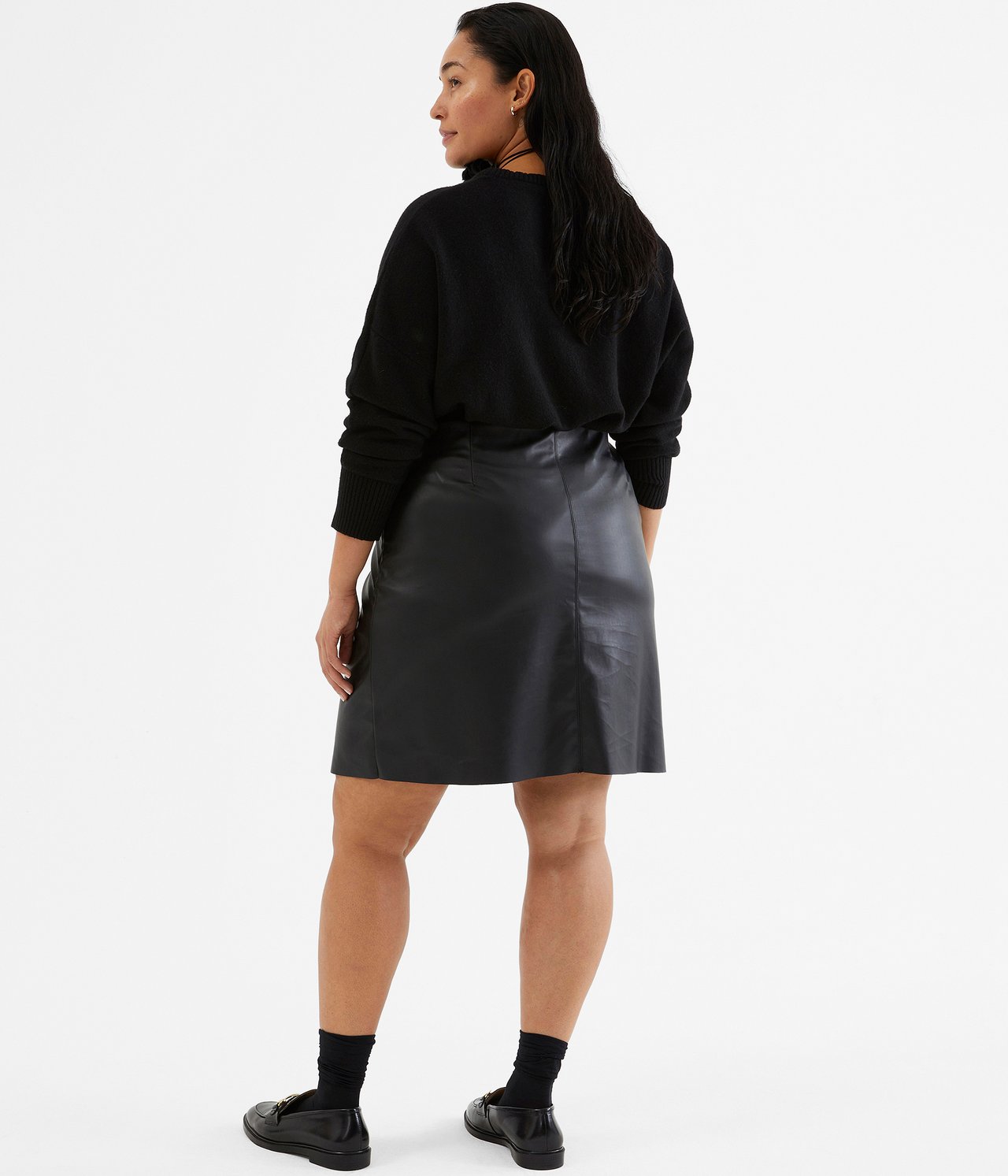 Kort kjol i läderimitation